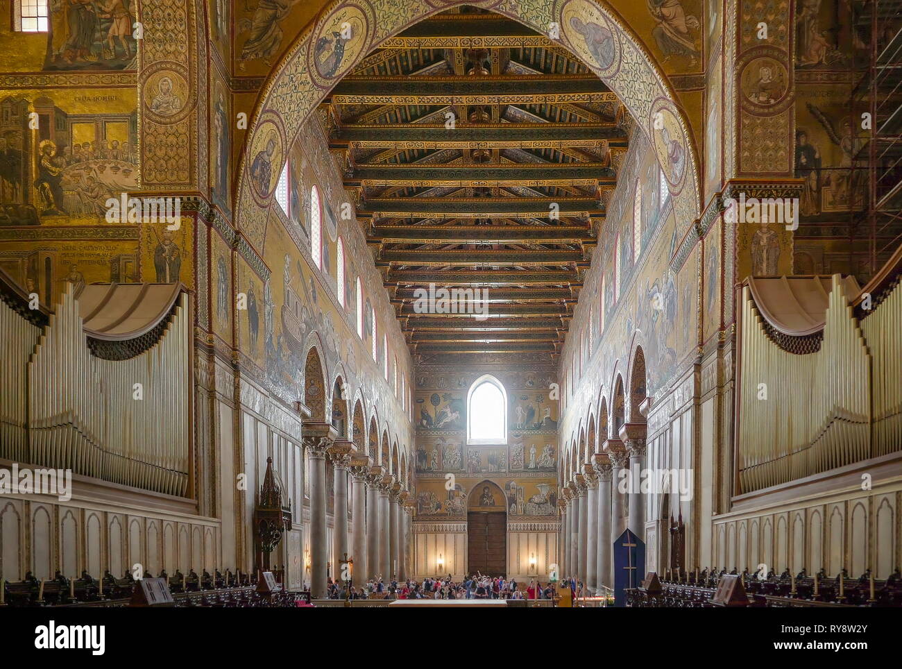 Tall ceiling hi-res stock photography and images - Alamy