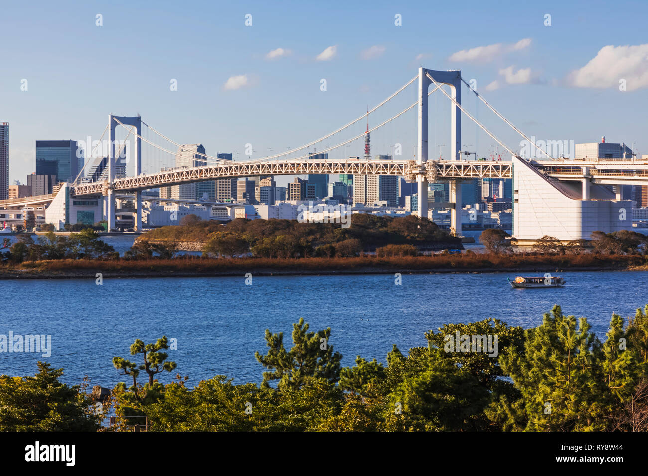 apan, Honshu, Tokyo, Odaiba, Tokyo Waterfront City, Rainbow Bridge and ...