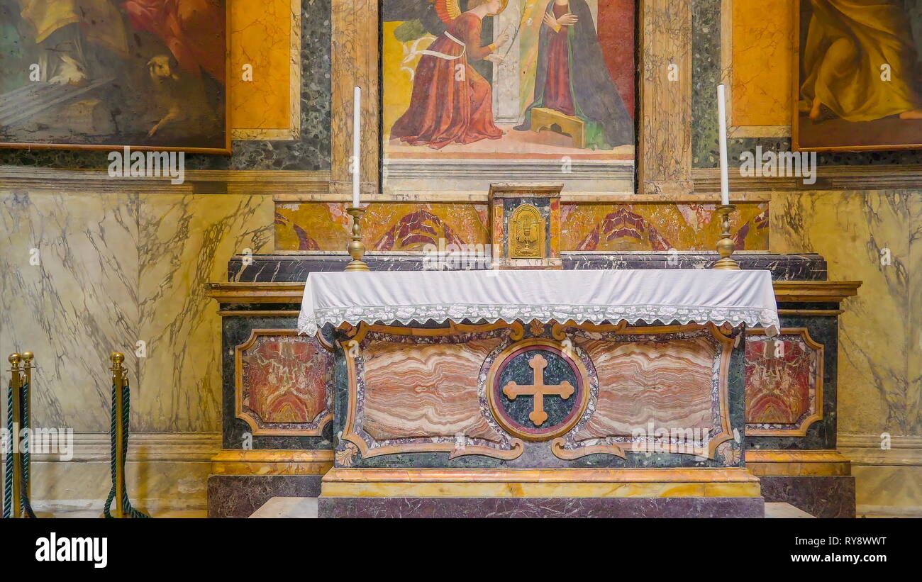 Altar table hi-res stock photography and images - Alamy