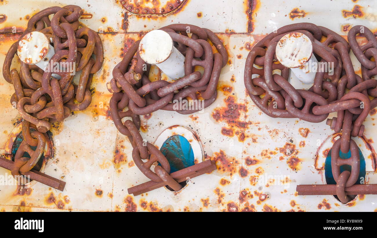 Harbor chains hi-res stock photography and images - Alamy