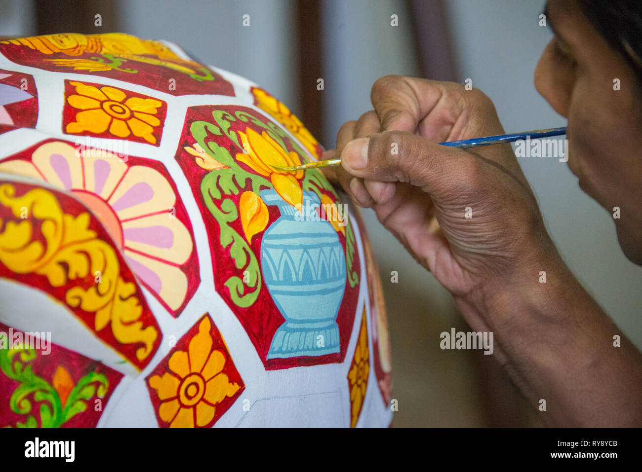 Asia crafts hi-res stock photography and images - Alamy