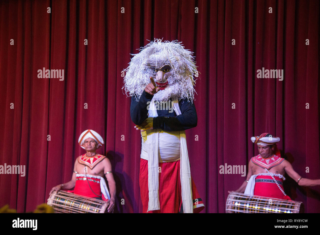 Kandyan dancer hi-res stock photography and images - Alamy