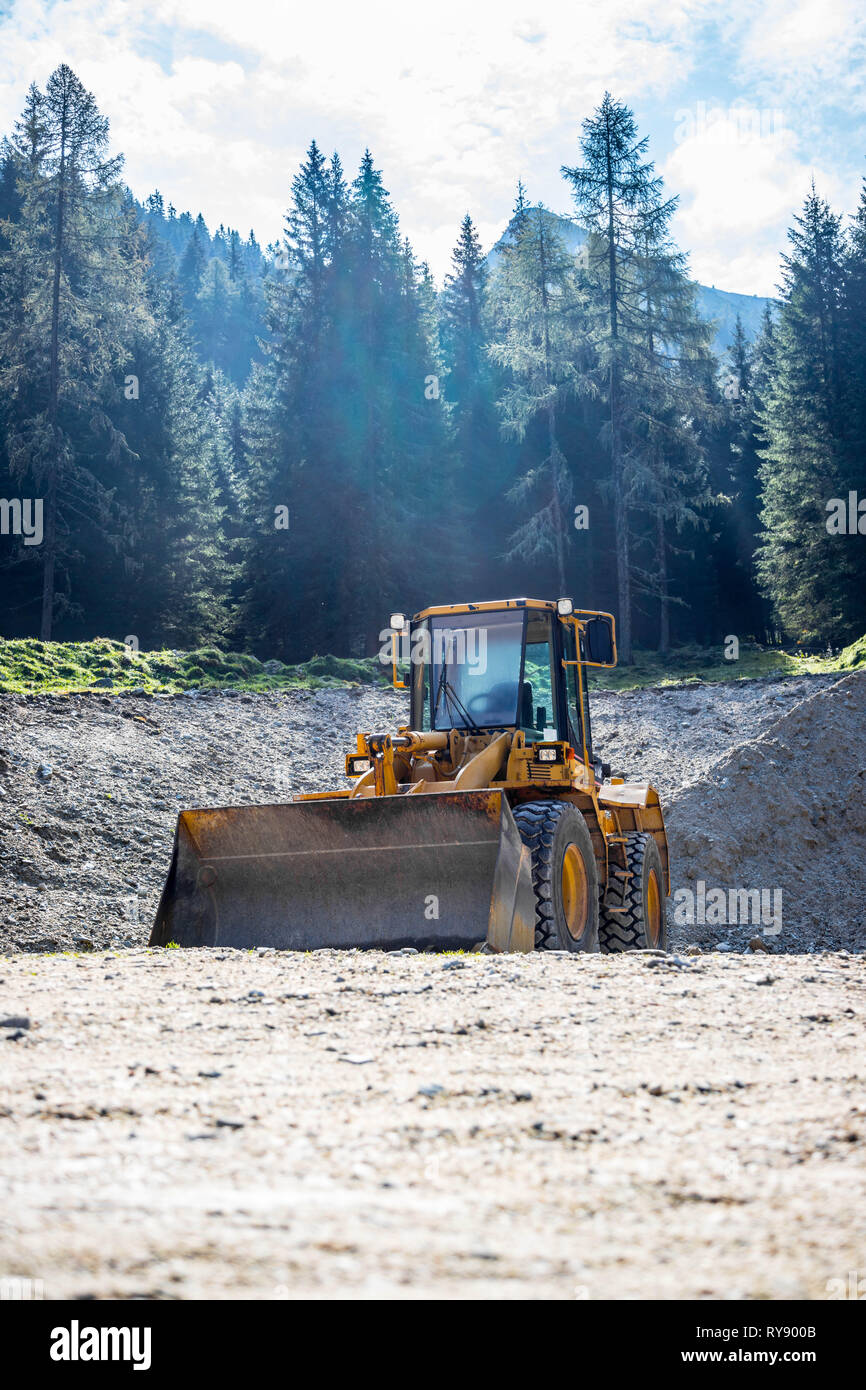 Wheel loader excavator is parking in a quarry Stock Photo - Alamy