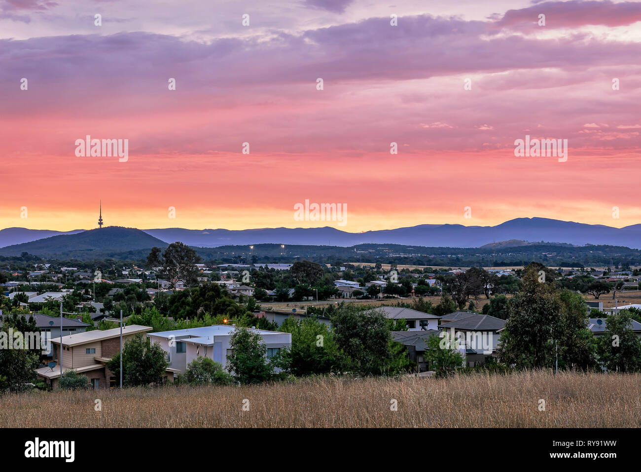 Canberra skyline hi-res stock photography and images - Alamy