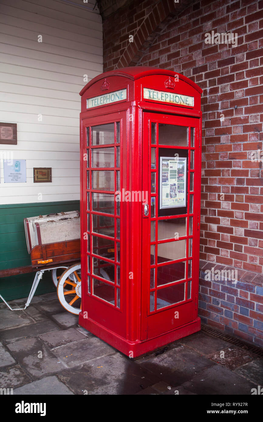 Red phone box Stock Photo - Alamy