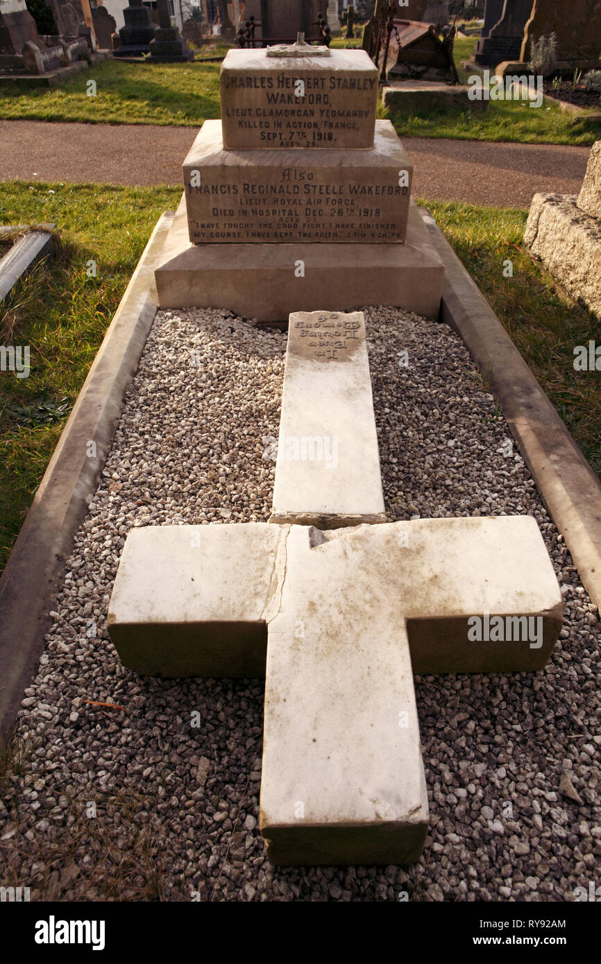 Fallen soldier cross hi-res stock photography and images - Alamy