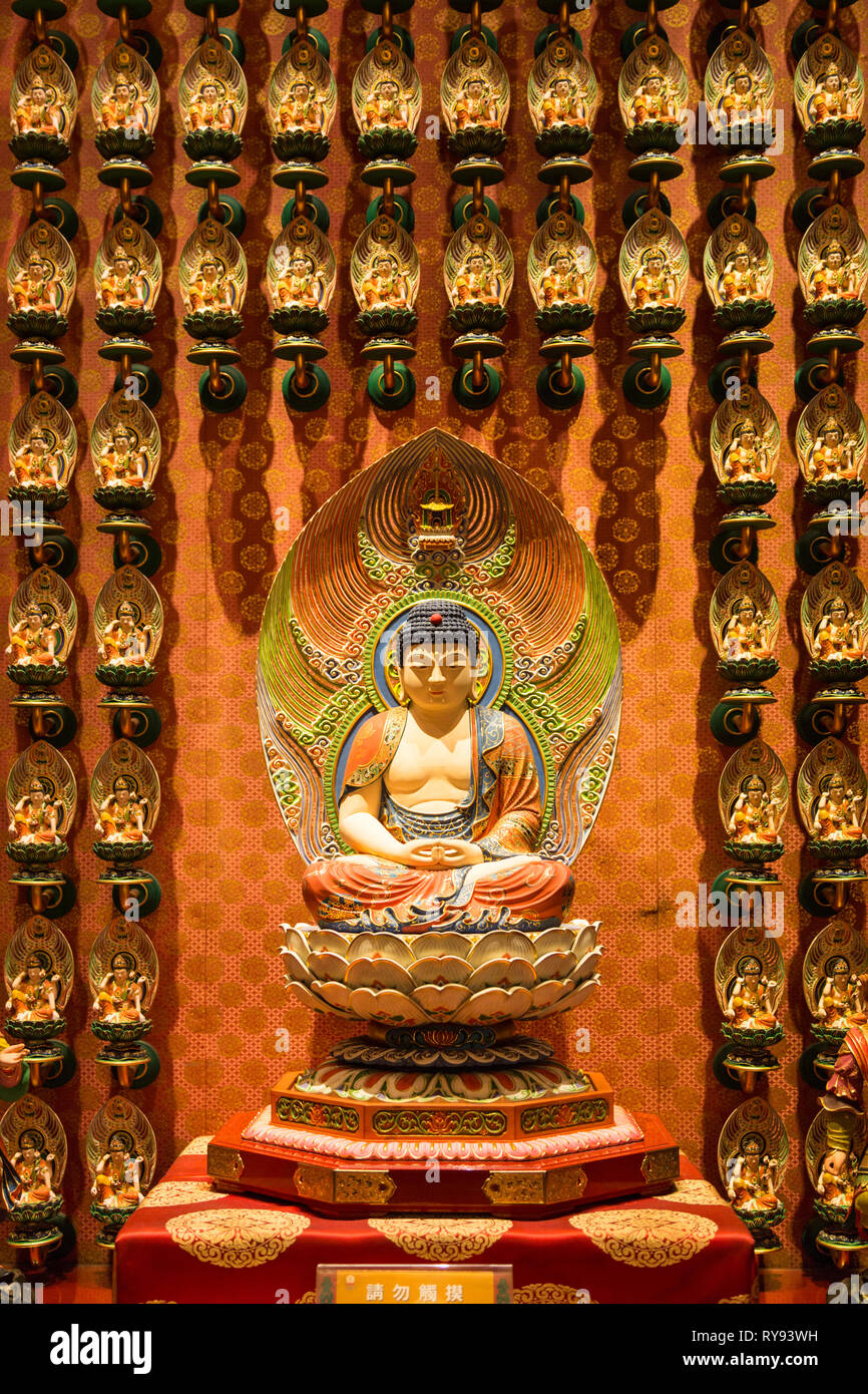 Buddha Tooth Relic Temple and Museum, Singapore, interior statue Stock ...