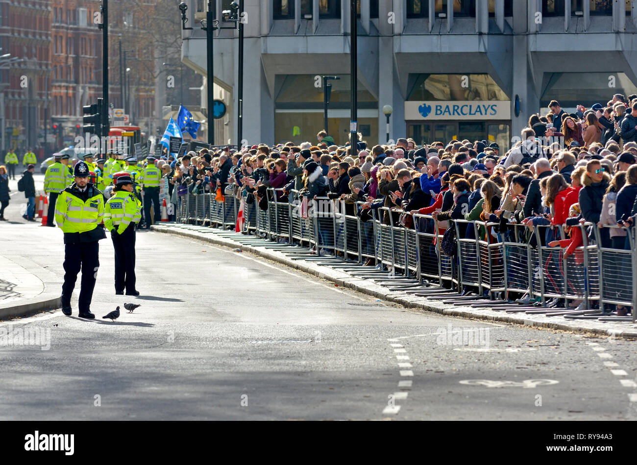 Police crowd england hi-res stock photography and images - Alamy