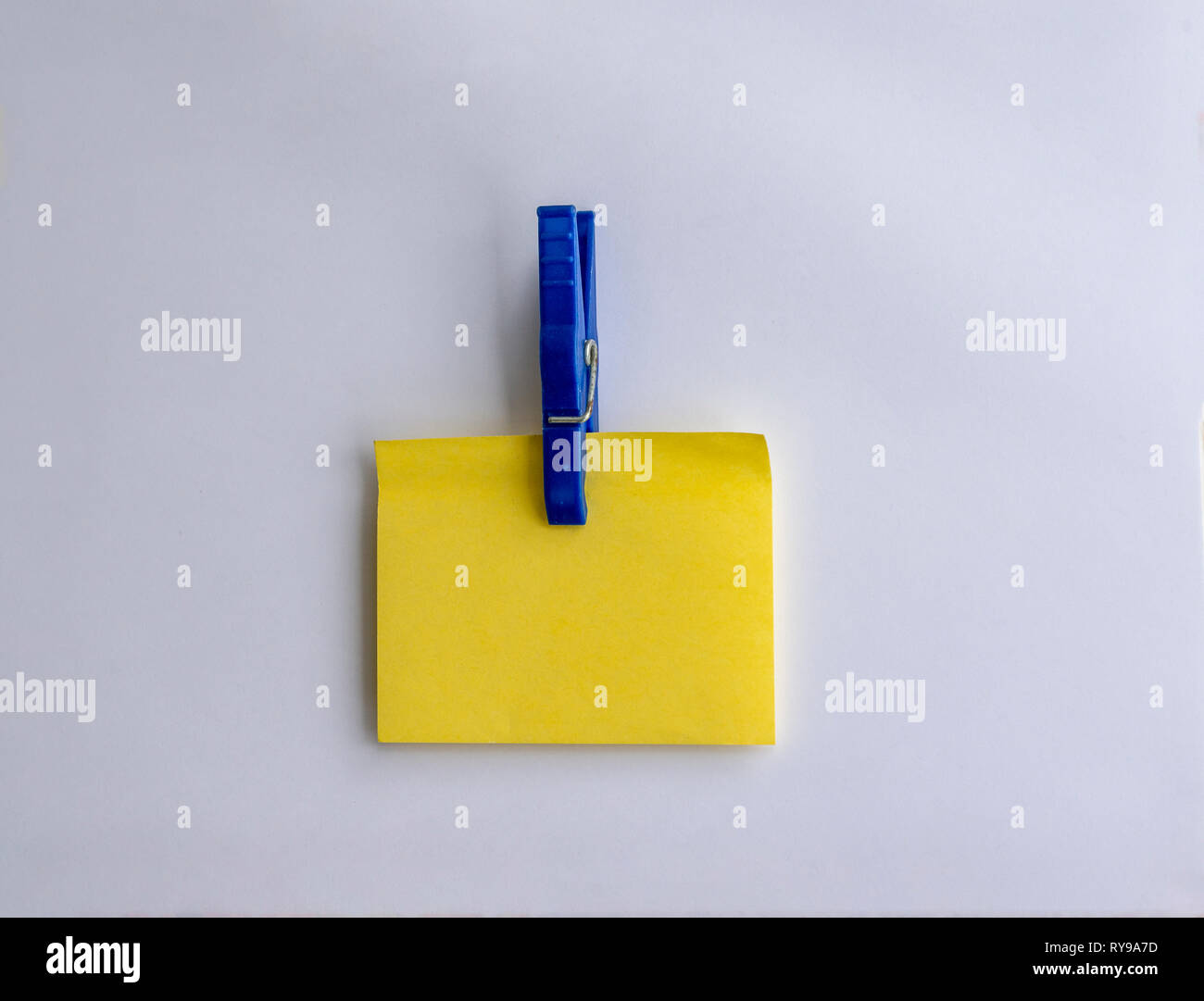 Clipped yellow note Stock Photo - Alamy