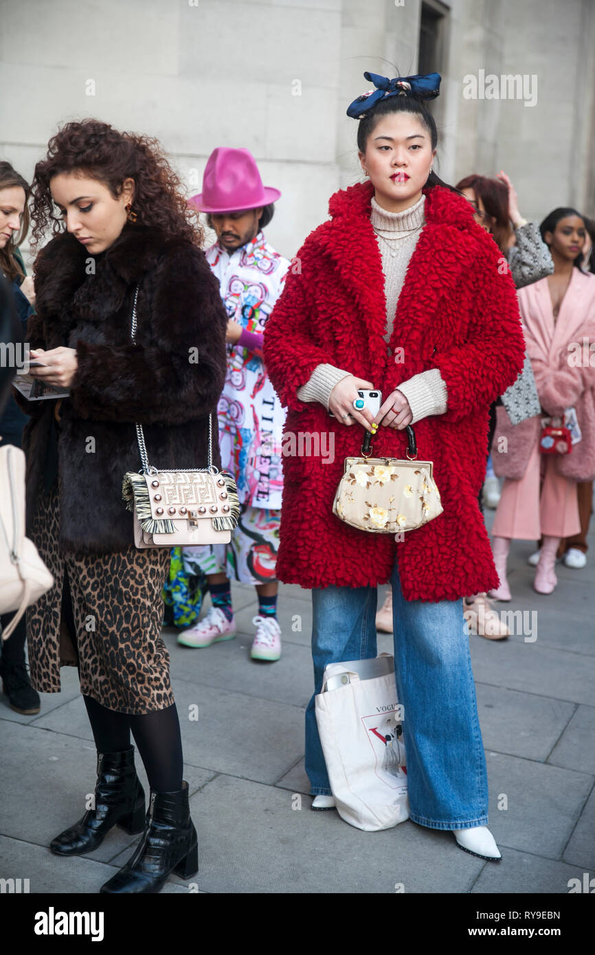 Chinese woman fur coat hi-res stock photography and images - Alamy