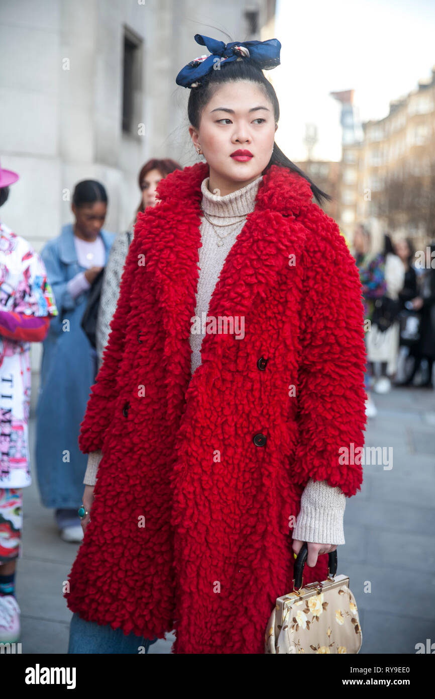 Chinese woman fur coat hi-res stock photography and images - Alamy