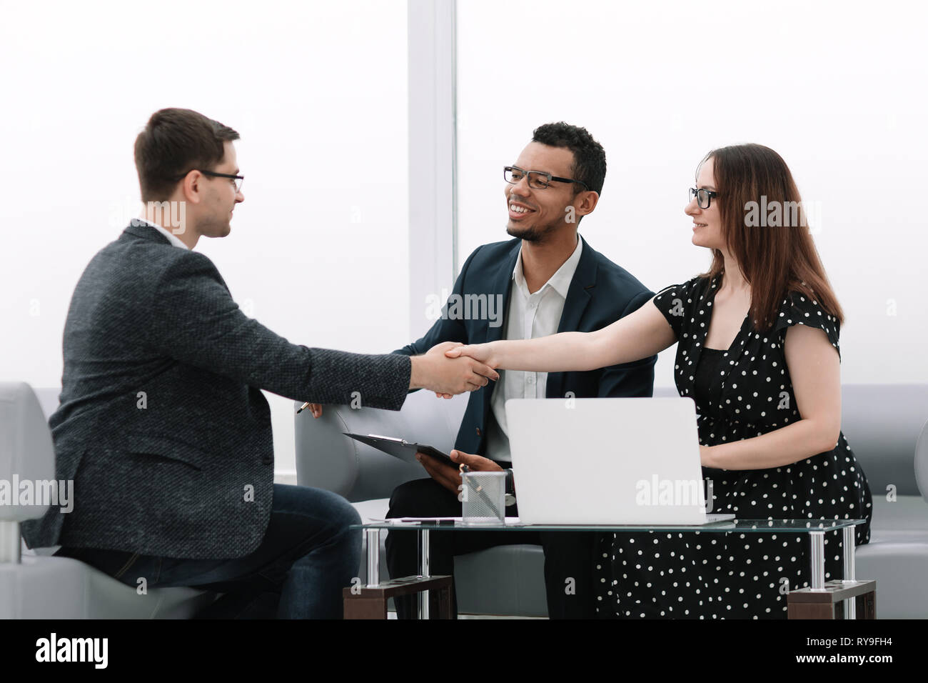 Business opportunity shake hands hi-res stock photography and images ...