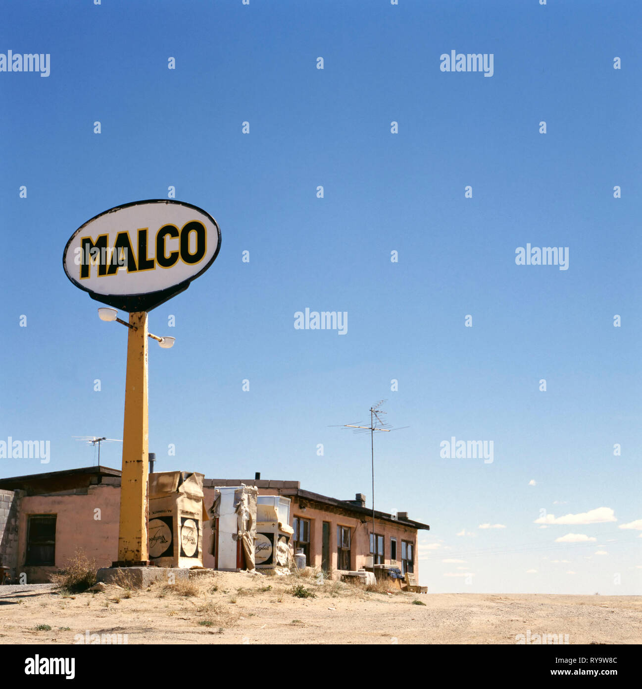 Arizona,Usa-July 14,2015: Old gas station in ghost town at border of ...