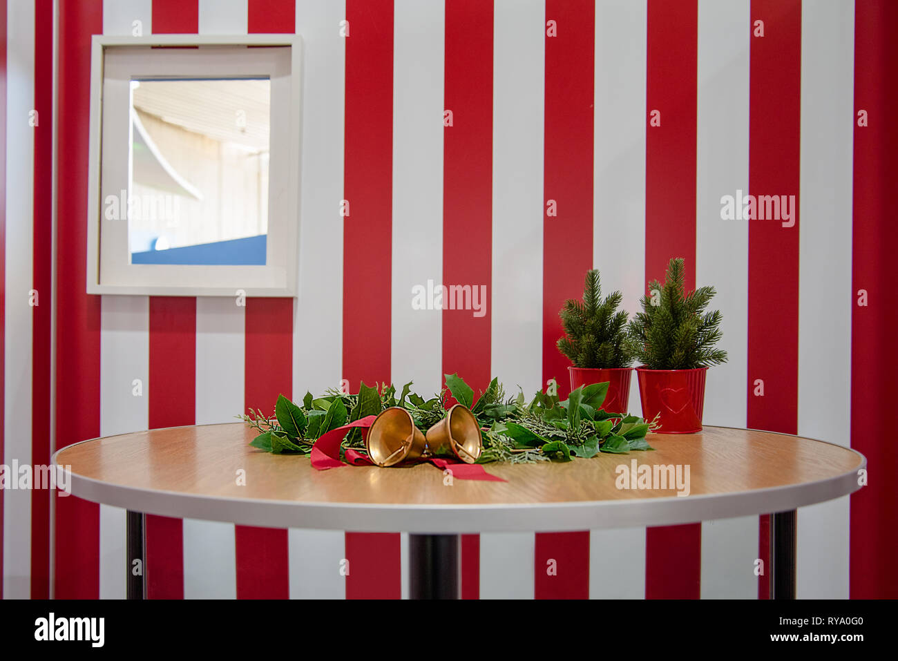 Christmas decor table hi-res stock photography and images - Alamy