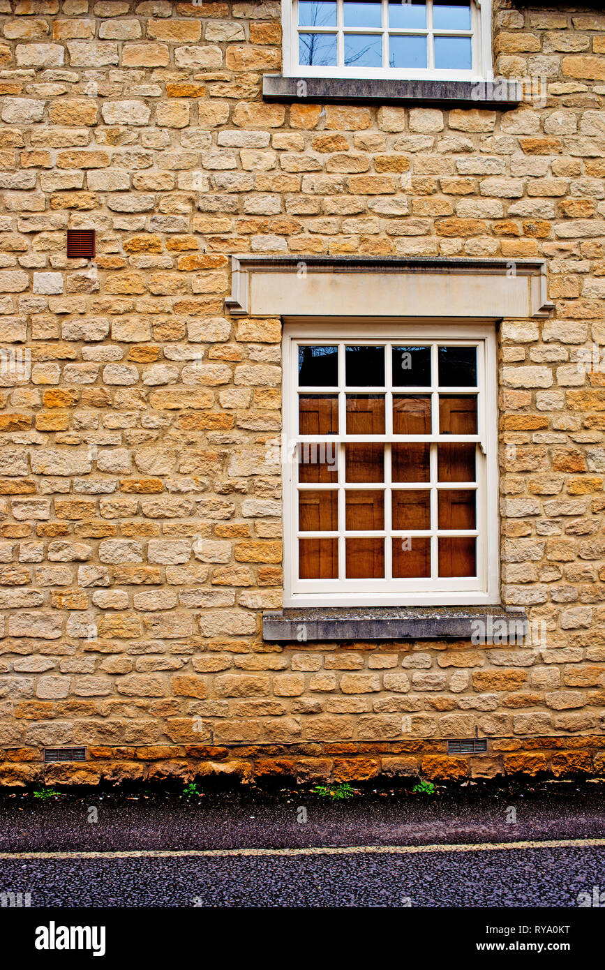 Burford, Cotswolds, Typical stonework and window detail in Cotswolds ...