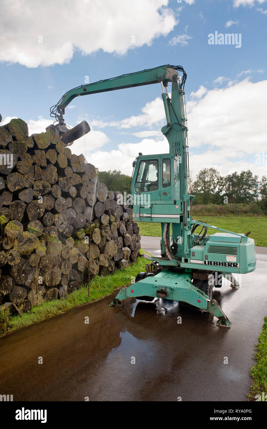 Logging Crane High Resolution Stock Photography and Images - Alamy
