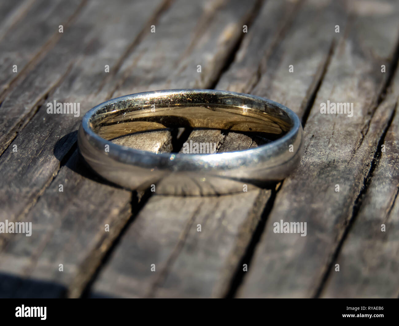 Old gold wedding ring hi-res stock photography and images - Alamy