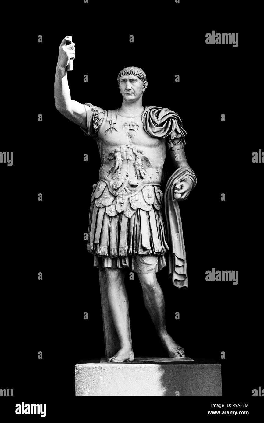 Statue voen Kaiser Marcus Ulpius Traianus im Roemermuseum Xanten, 25.03 ...