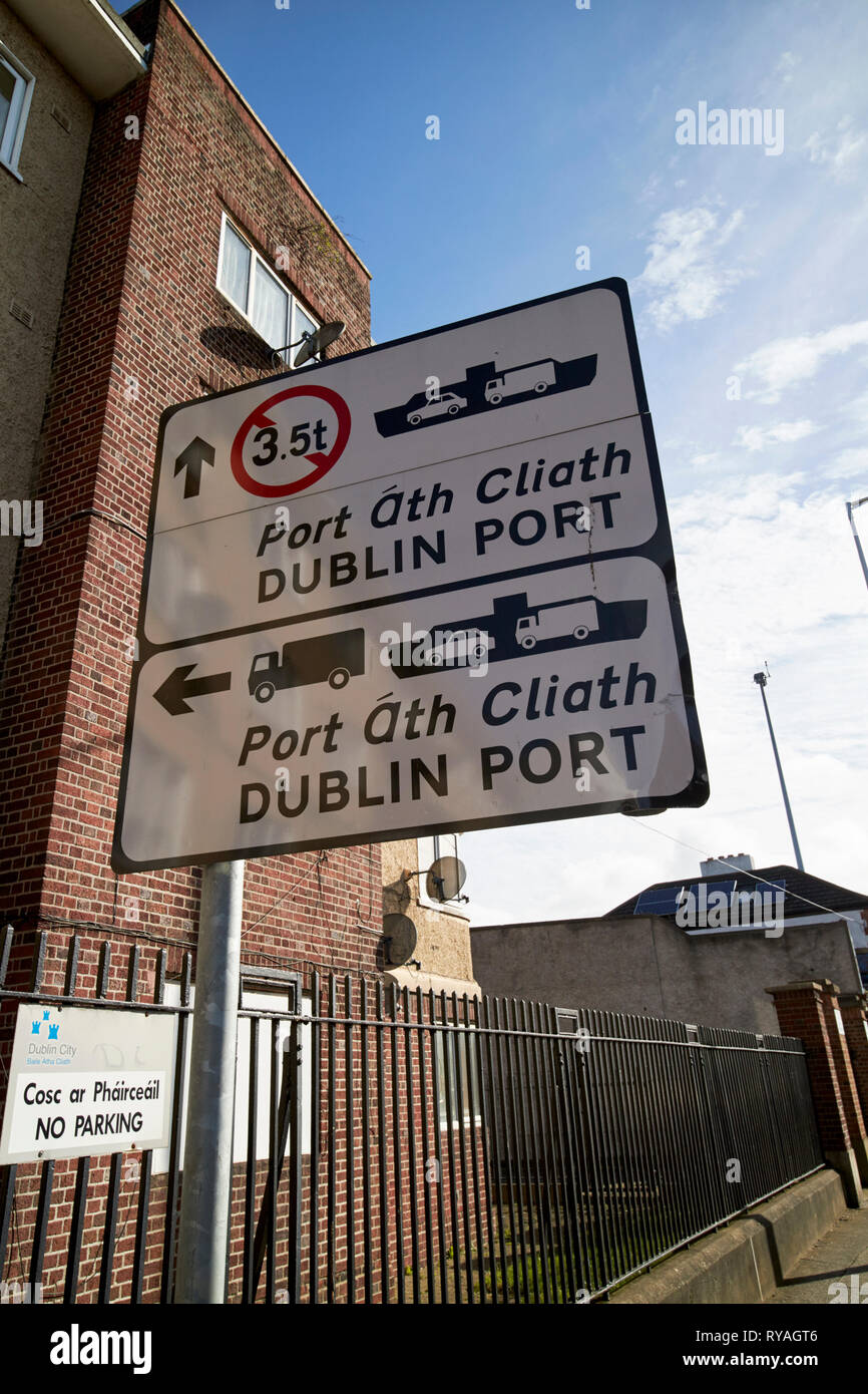 roadsigns directions to dublin port Dublin republic of Ireland Stock ...