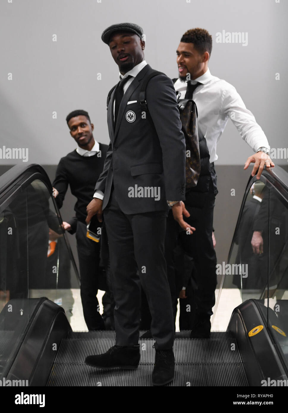 13 March 2019, Hessen, Frankfurt/Main: The players Jonathan de Guzmán ...