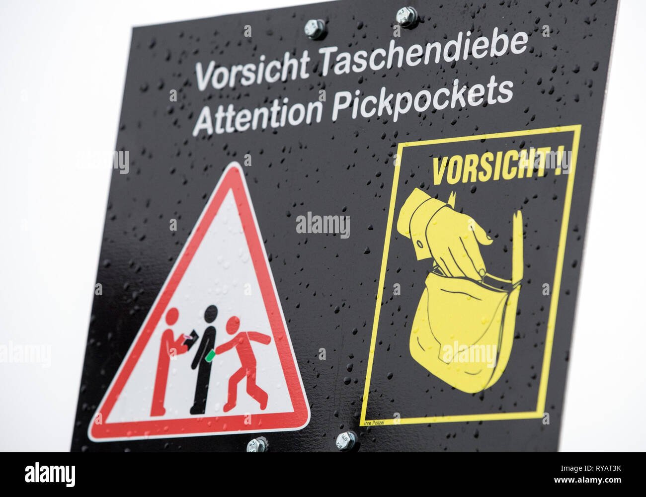 Caution pickpockets hi-res stock photography and images - Alamy