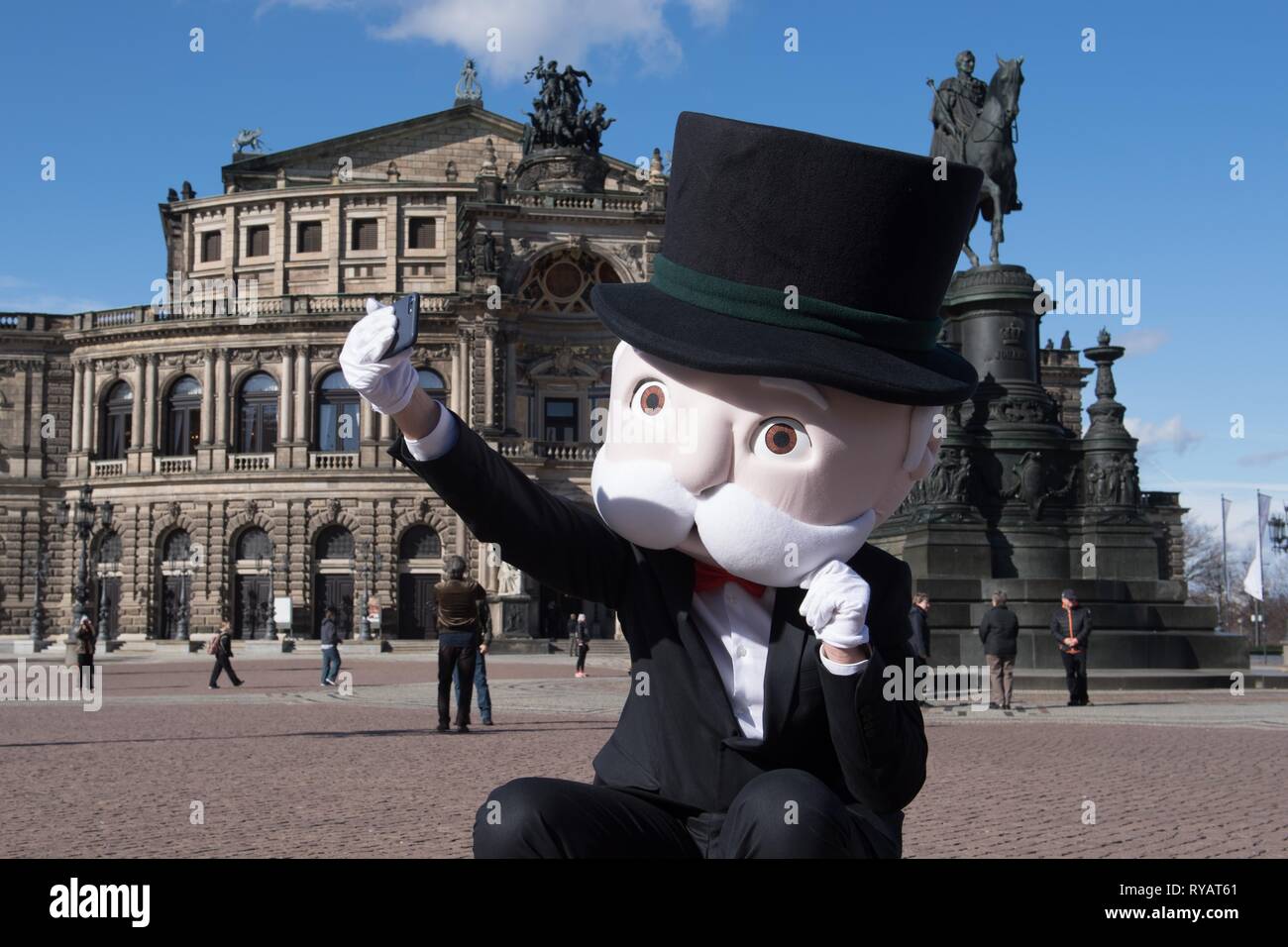 Monopoly man costume hi-res stock photography and images - Alamy