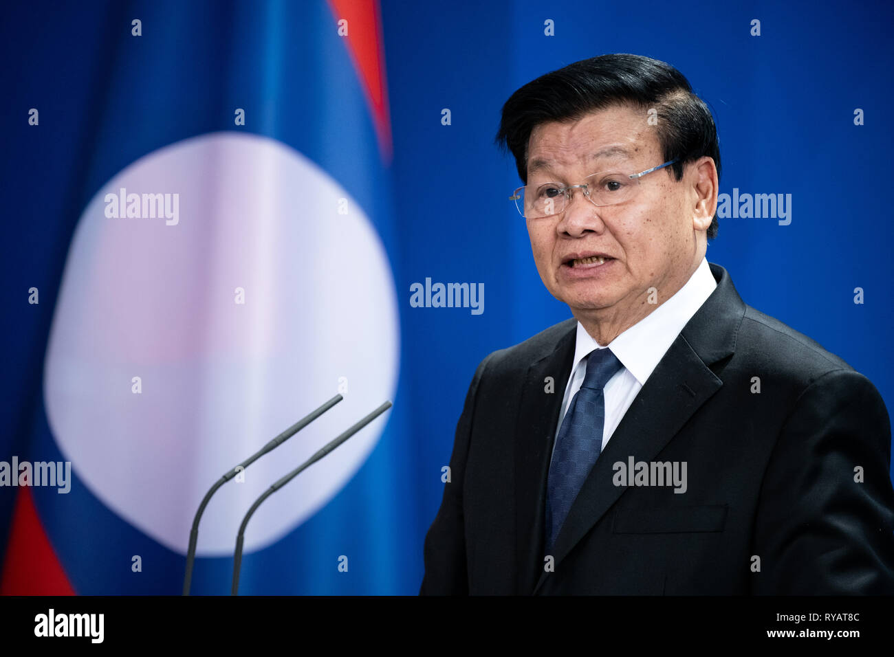 Laos prime minister thongloun sisoulith hi-res stock photography and ...