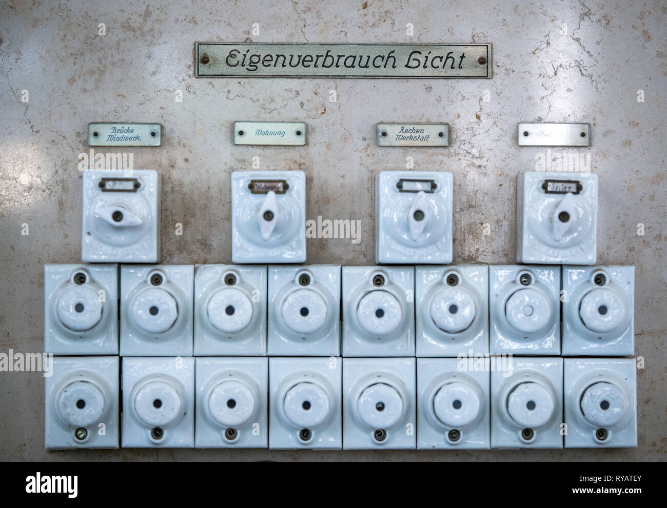 Power plant generator room generators hi-res stock photography and ...