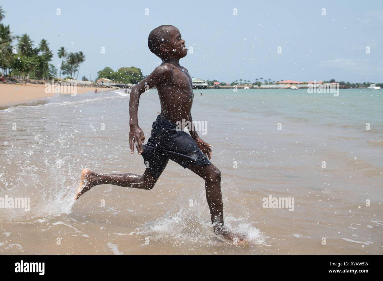 18 February 2019, São Tomé and Príncipe, Bom Bom: Children play on the ...