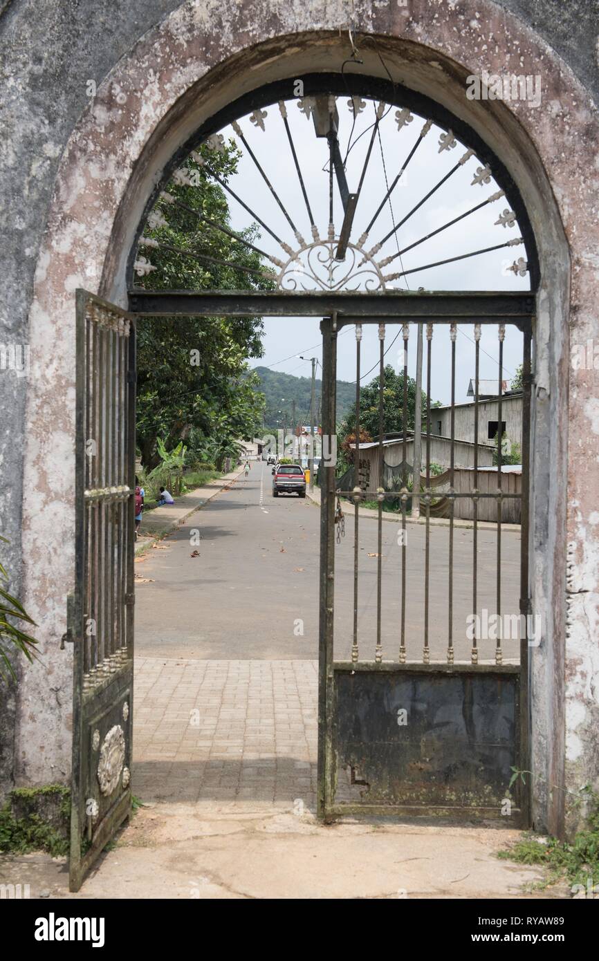Open gate on a cemetery hi-res stock photography and images - Alamy