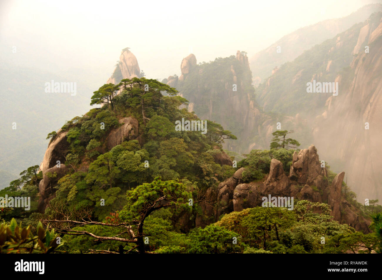 Shangrao, Shangrao, China. 13th Mar, 2019. Shangrao, CHINA-Stunning ...