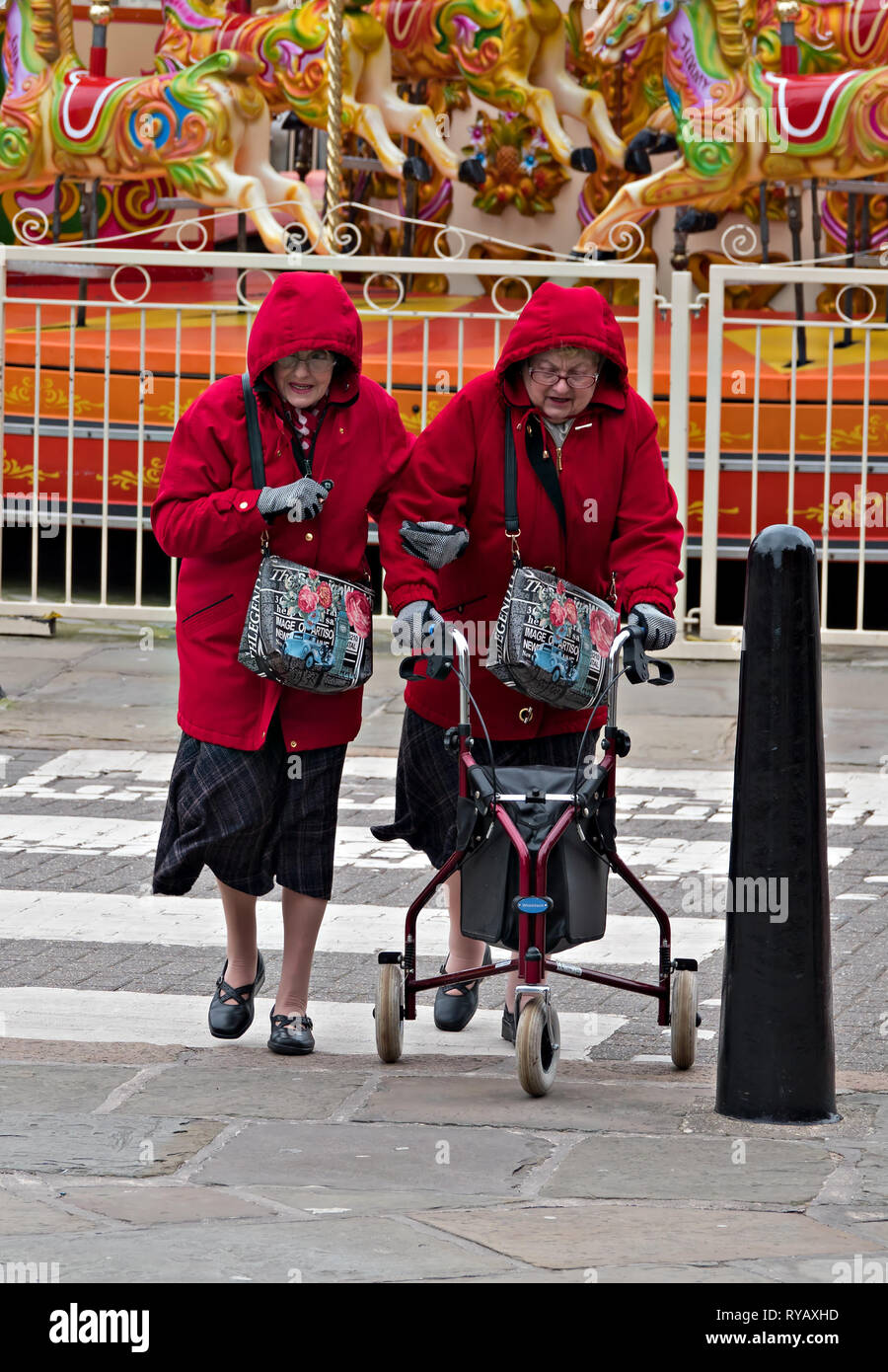Elderly twins hi-res stock photography and images - Alamy