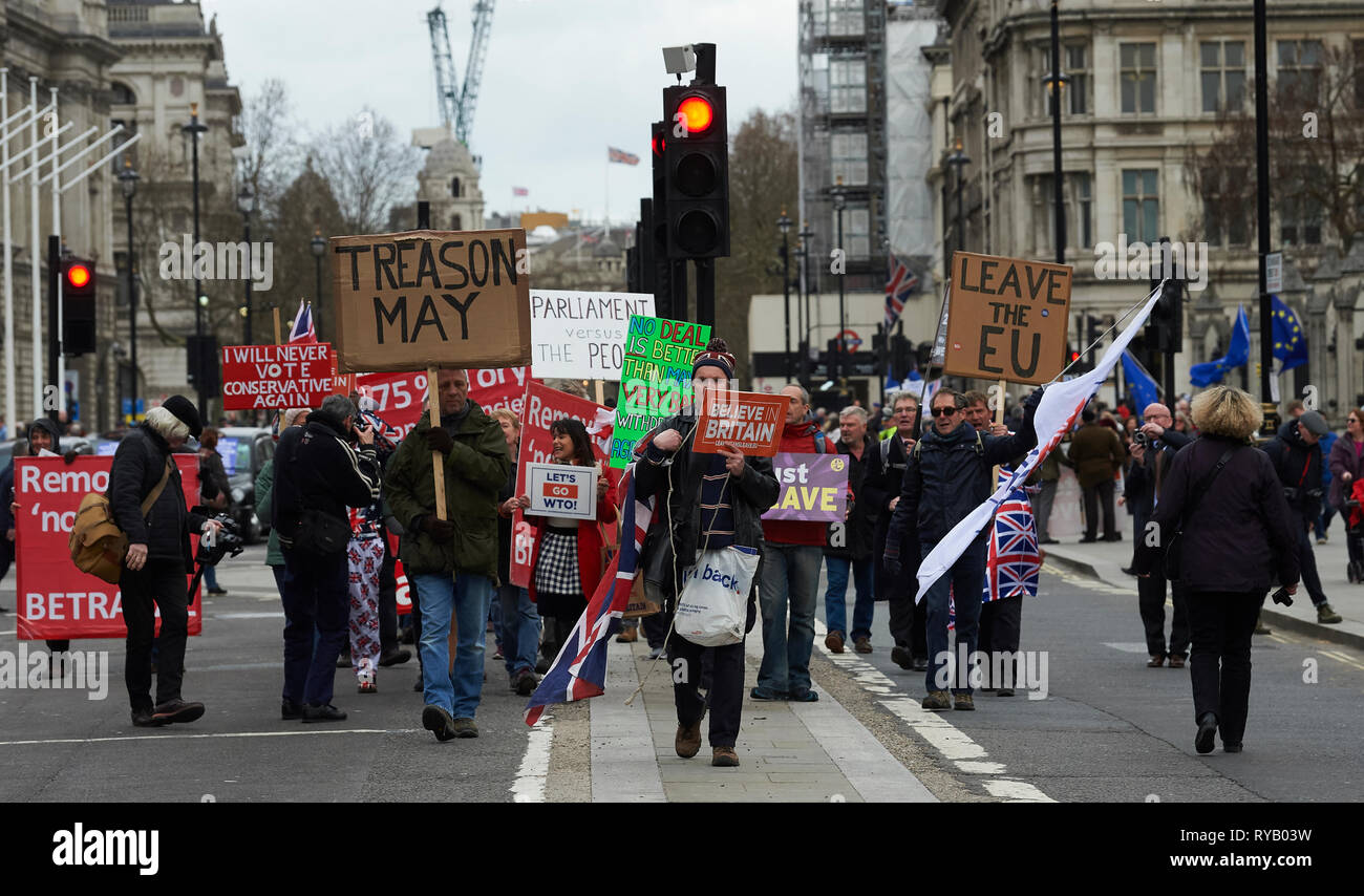 London, UK. 13th Mar, 2019. 13th March 2019 Brexit campaigners outside ...