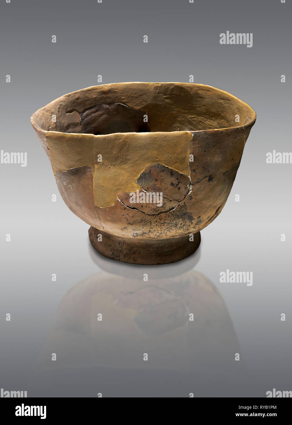 Prehistoric pottery hi-res stock photography and images - Alamy