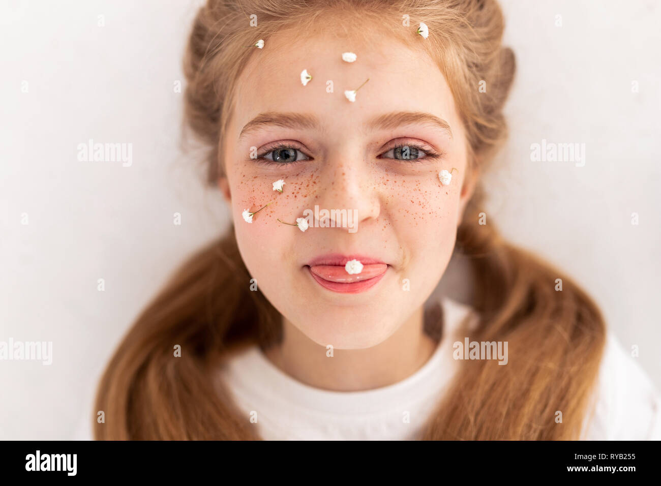 Good looking girl hi-res stock photography and images - Alamy