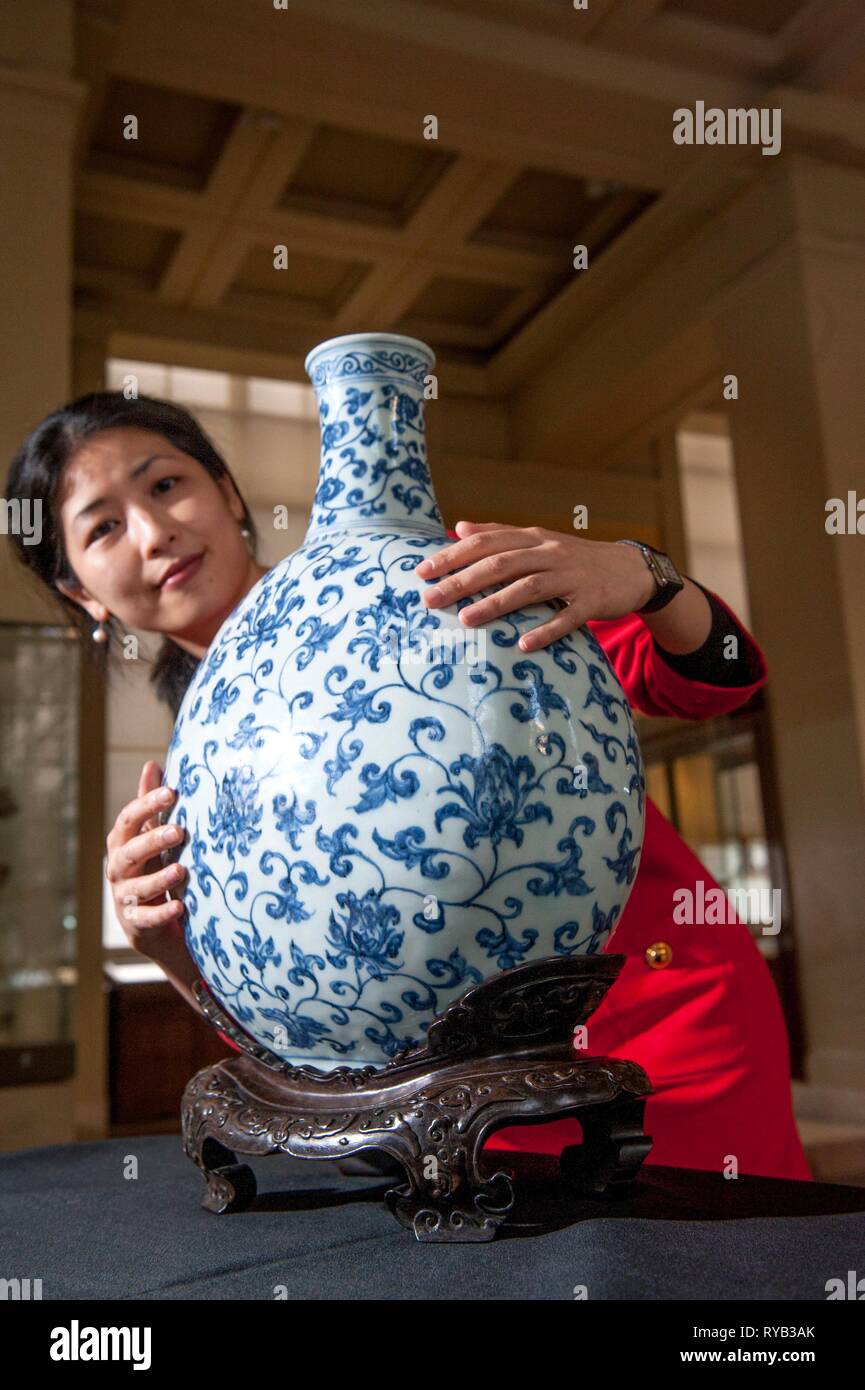 Large porcelain flask painted with underglaze blue decoration of hi-res ...