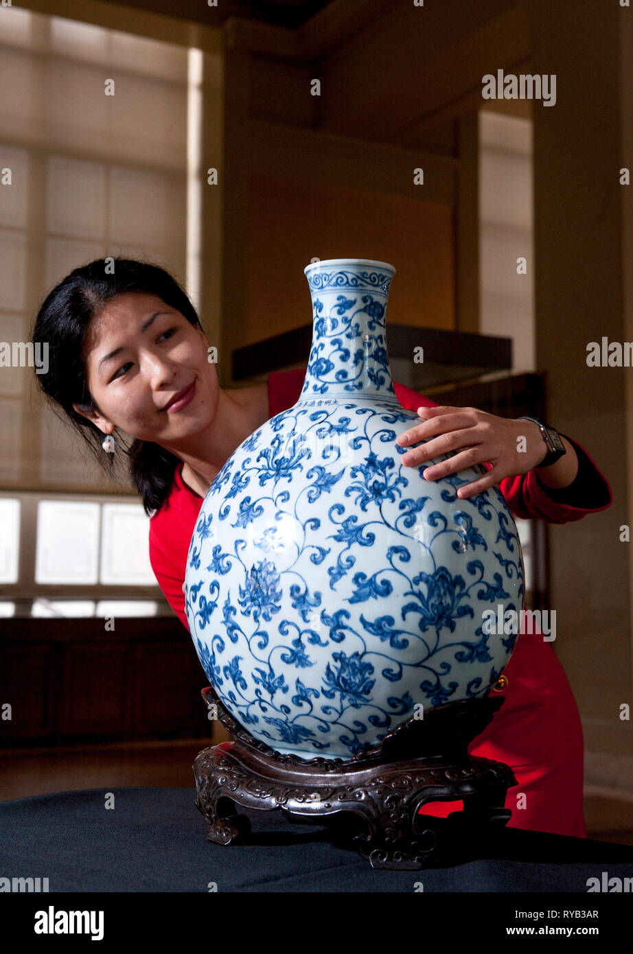 Yu-Ping Luk Project Curator: Ming: 50 years that changed China - Large ...