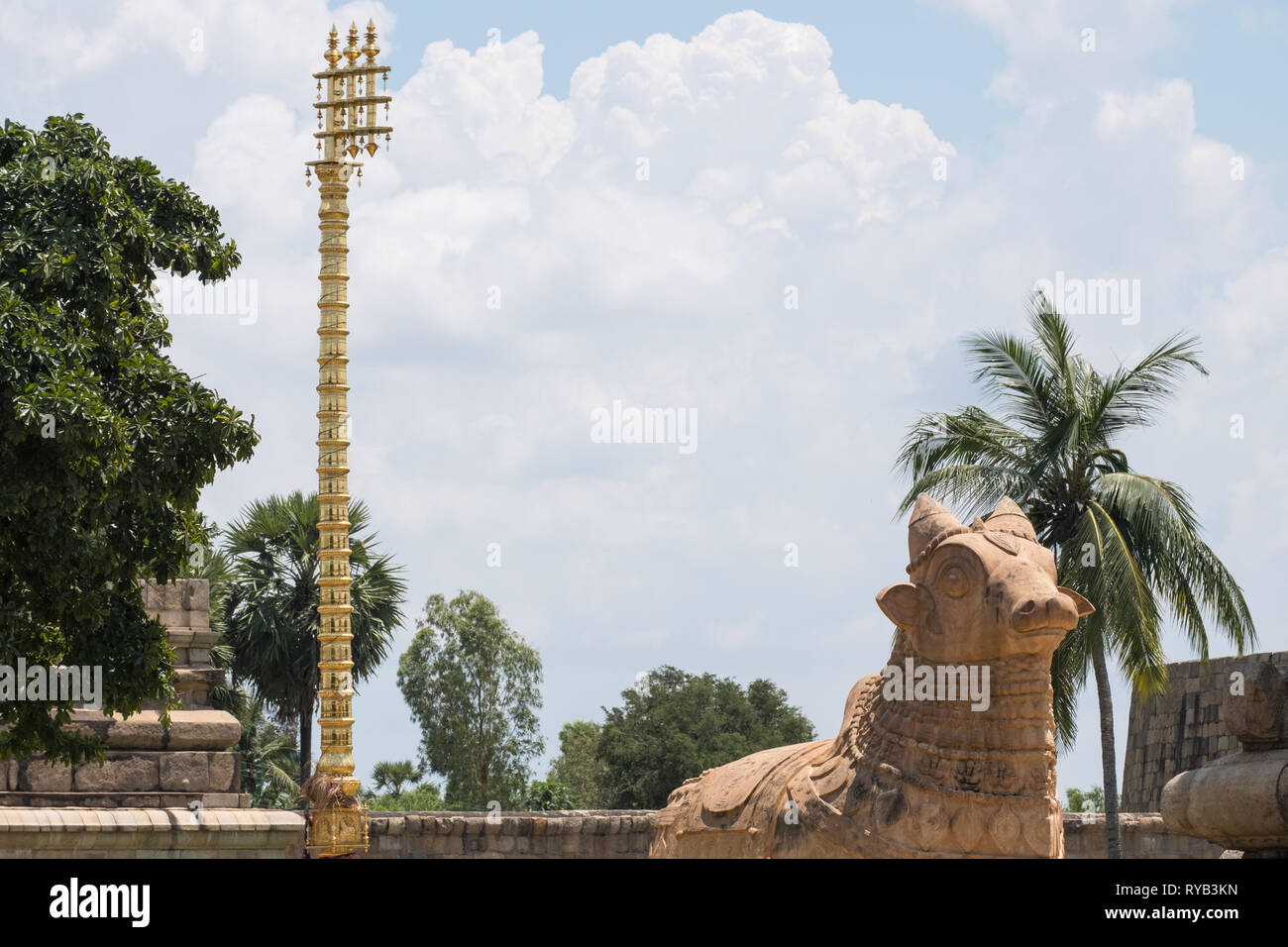 Big bull temple hi-res stock photography and images - Alamy