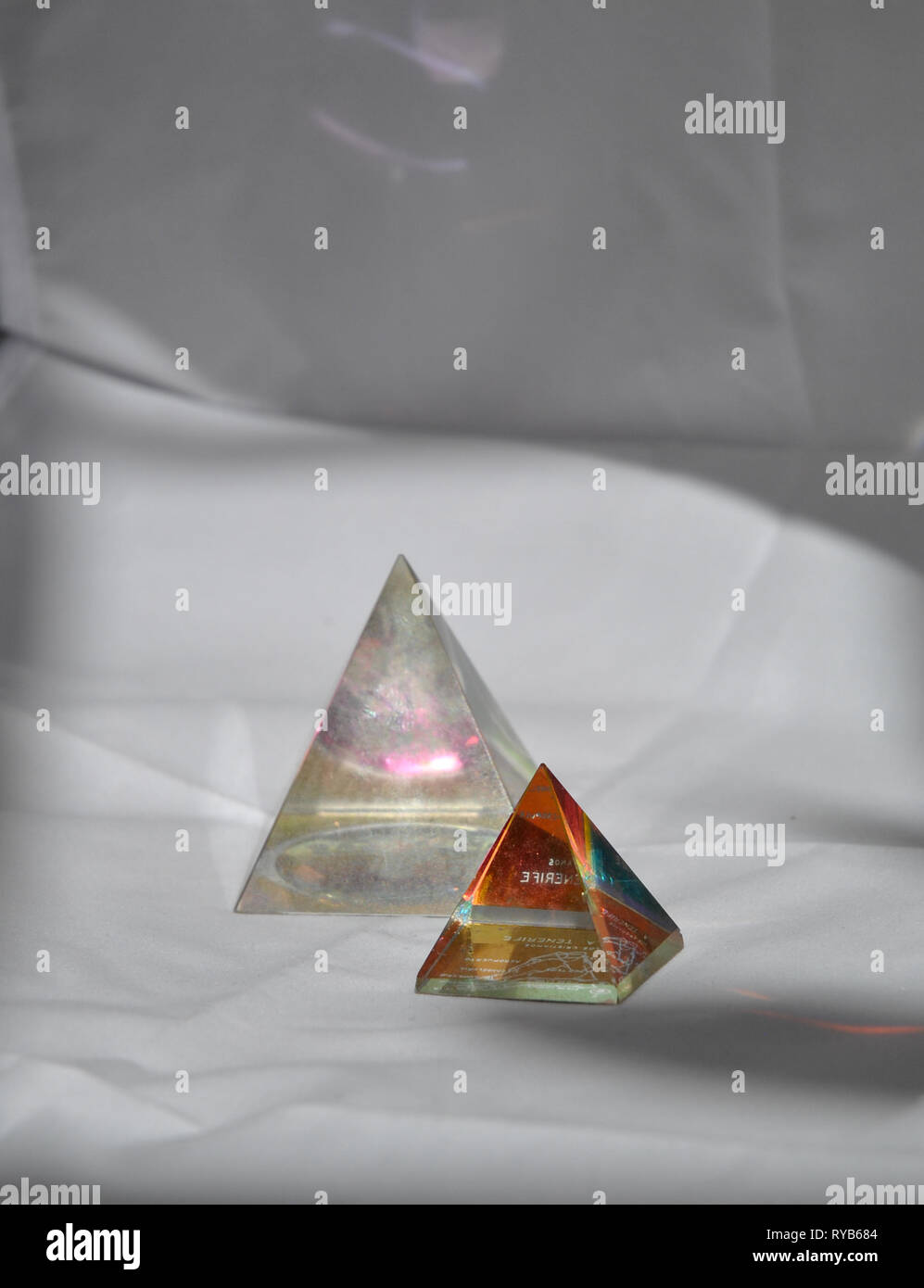 Glass pyramids hi-res stock photography and images - Alamy