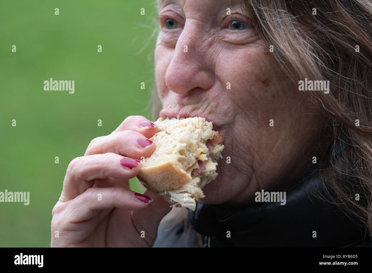 Woman eating sandwich in the open air Stock Photo - Alamy