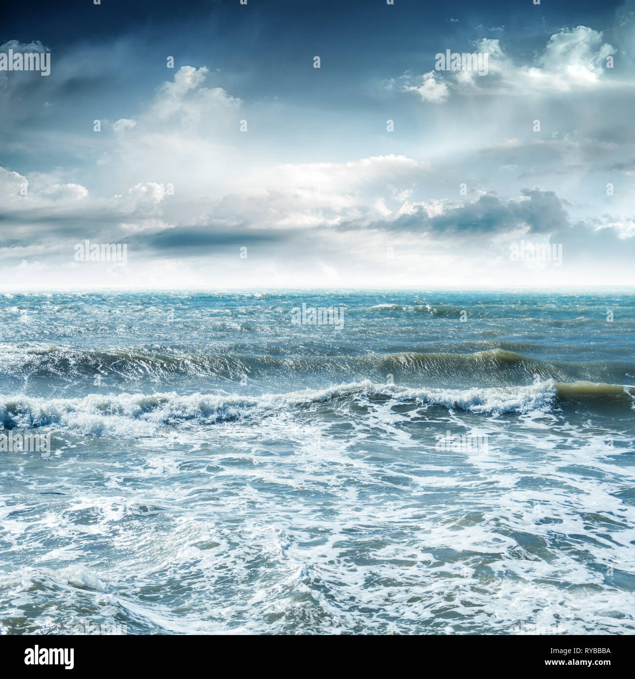 Sea waves clear sky hi-res stock photography and images - Alamy