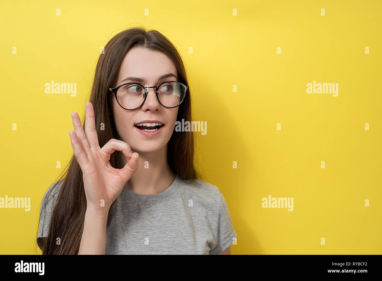 Amazed look hi-res stock photography and images - Alamy