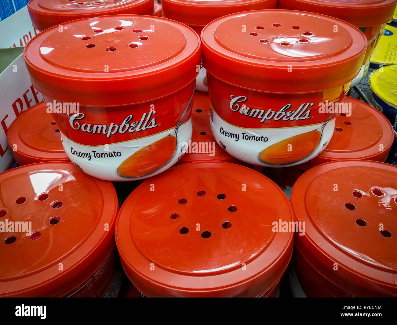 Microwavable single-serving containers of The Campbell Co.'s Campbell's ...