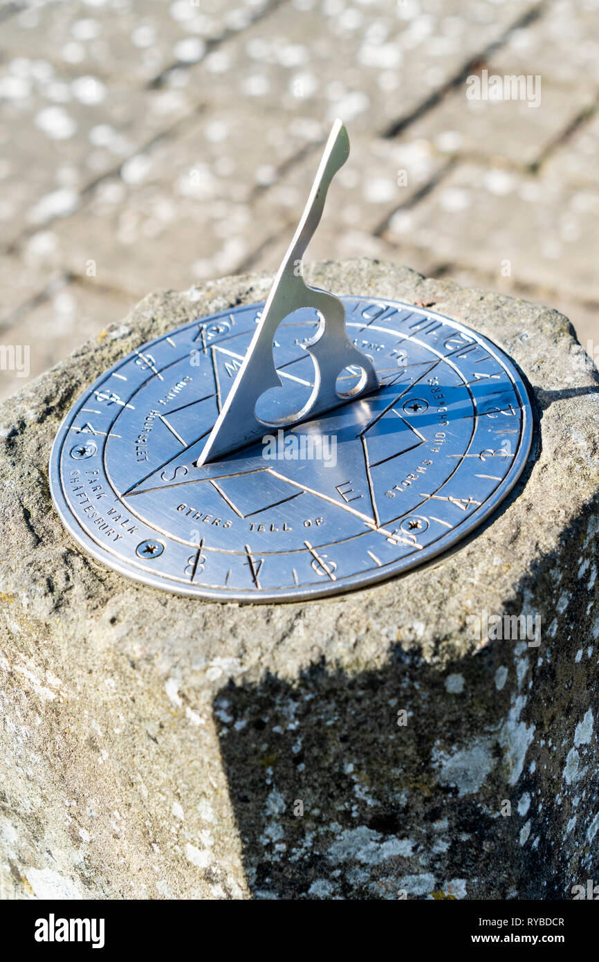 Sun dial hi-res stock photography and images - Alamy