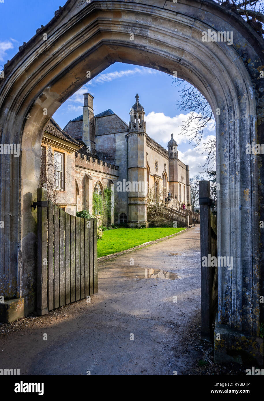 Lacock abbey harry potter hi-res stock photography and images - Alamy