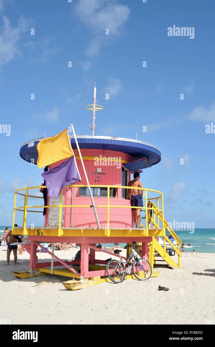 Colorfully painted Art Deco lifeguard station on sunny South Beach with ...
