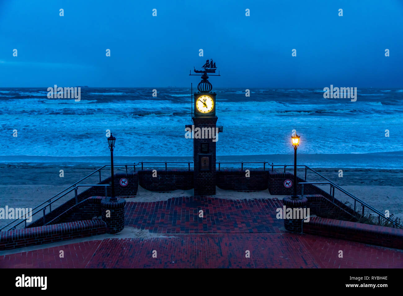Ostfriesland, island Wangerooge, winter, beach, storm, clock tower on ...