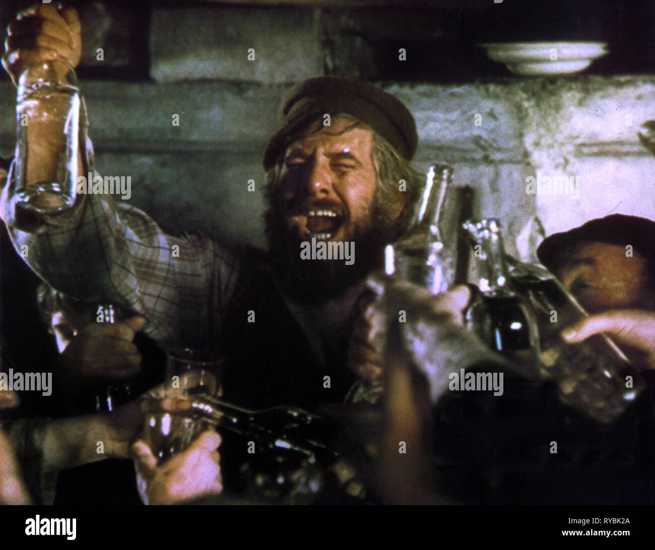 CHAIM TOPOL, FIDDLER ON THE ROOF, 1971 Stock Photo - Alamy