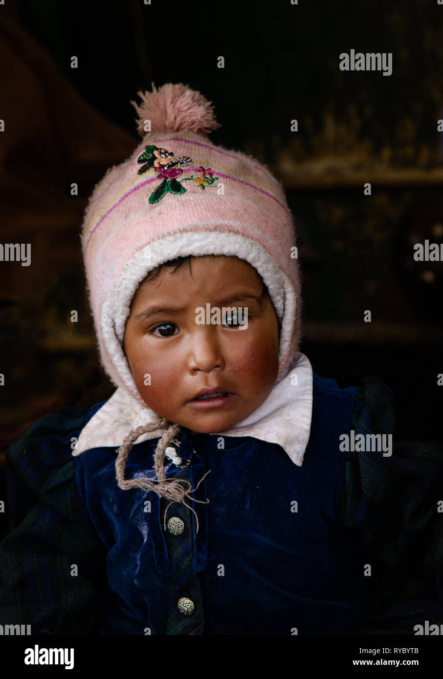 Peru, cuzco, quechua girl hi-res stock photography and images - Alamy