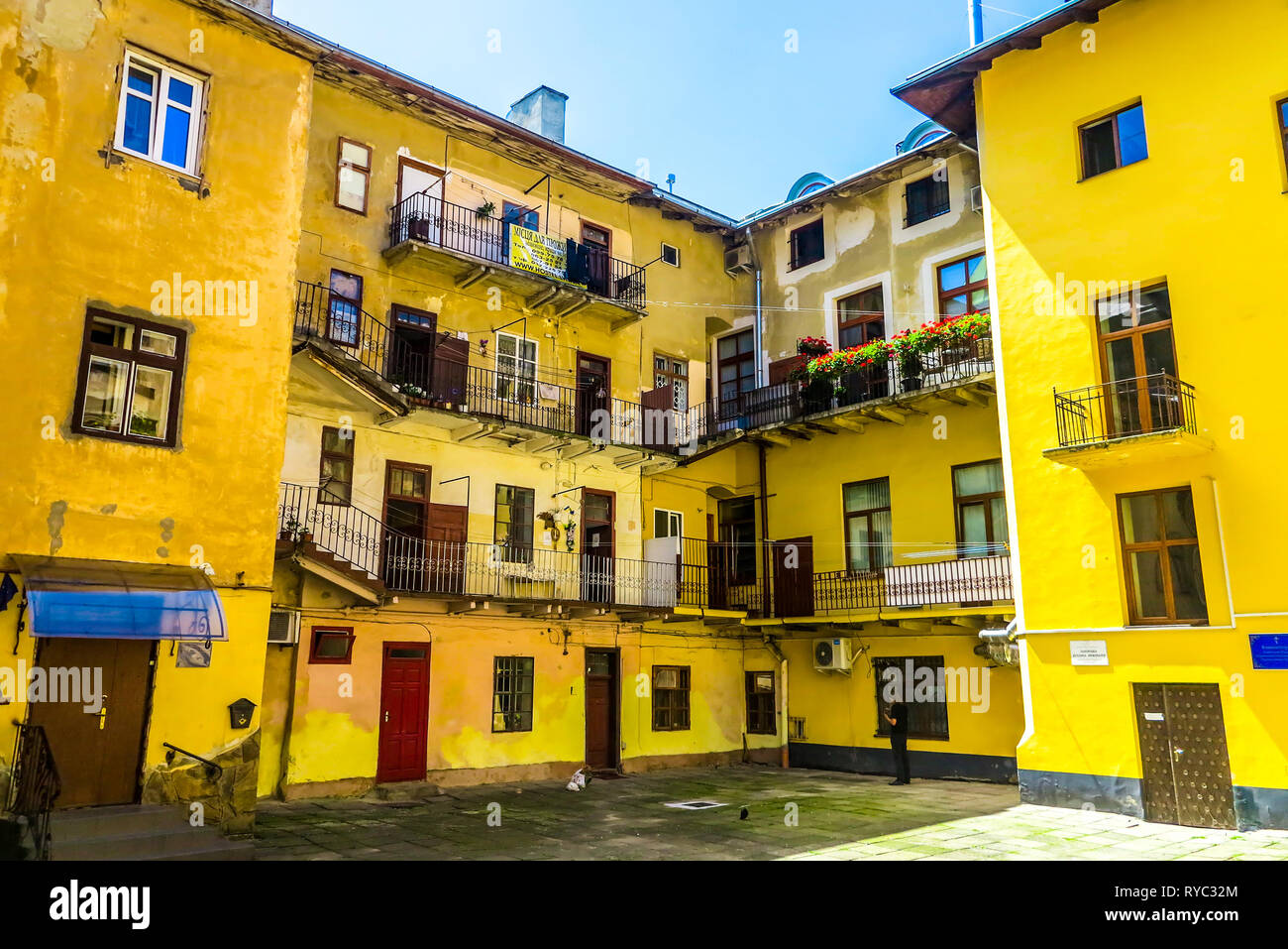 Multi level courtyard hi-res stock photography and images - Alamy